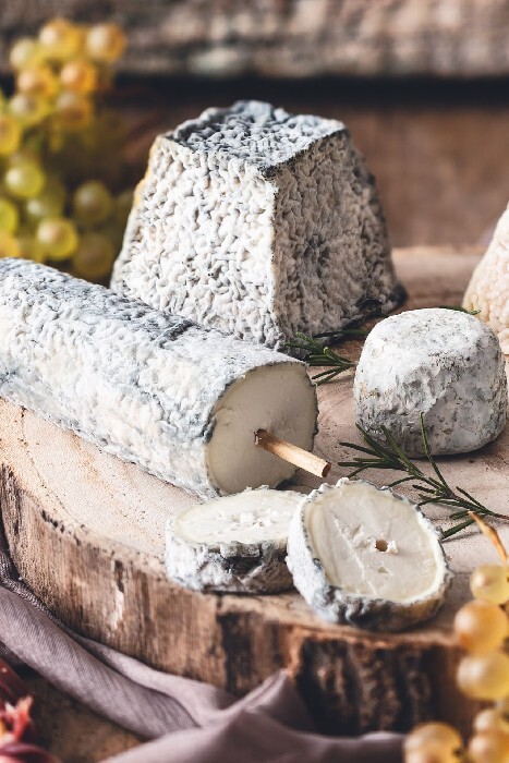FORMAGGIO SAINTE MAURE DE TOURAINE ALLA CENERE :: ALIMENTARI TOMADIN